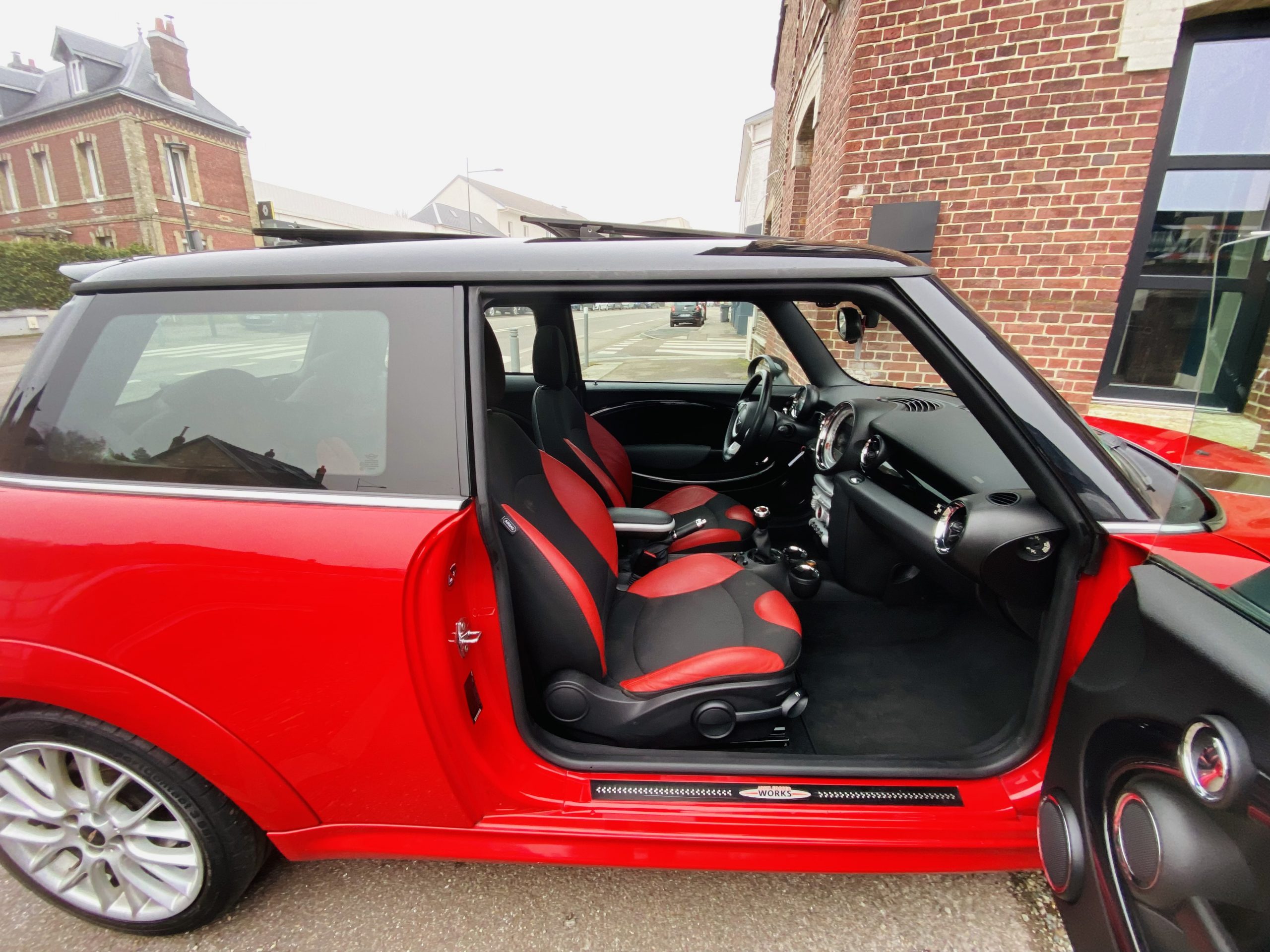 MINI HATCH R56 1.6i - 211 John Cooper Works // 99 652 KMS